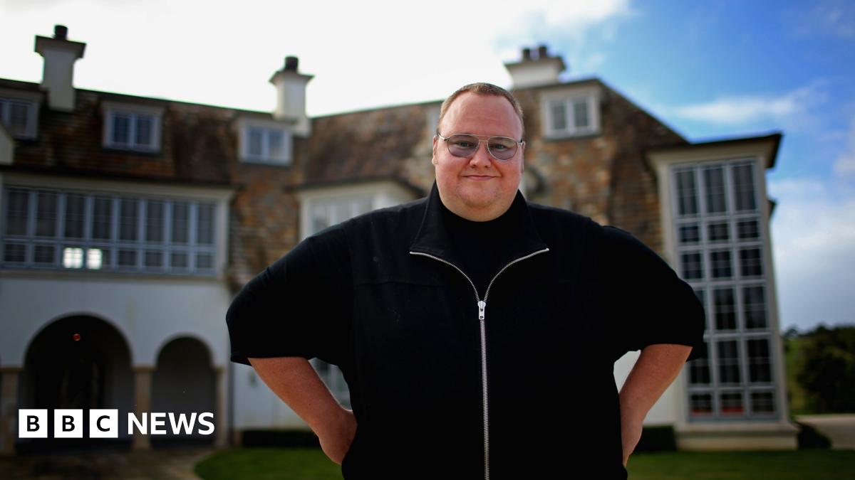 Kim Dotcom wins back cars and cash seized in Megaupload raid - BBC News