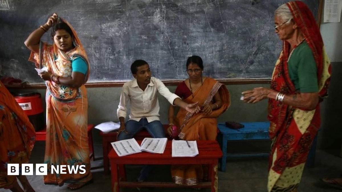 India election: Voting held on biggest polling day - BBC News