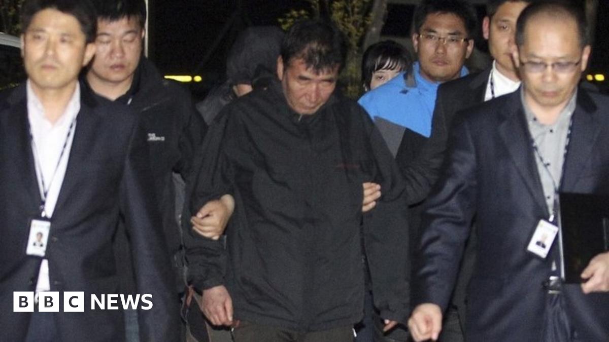 South Korea ferry disaster: Sewol captain arrested - BBC News