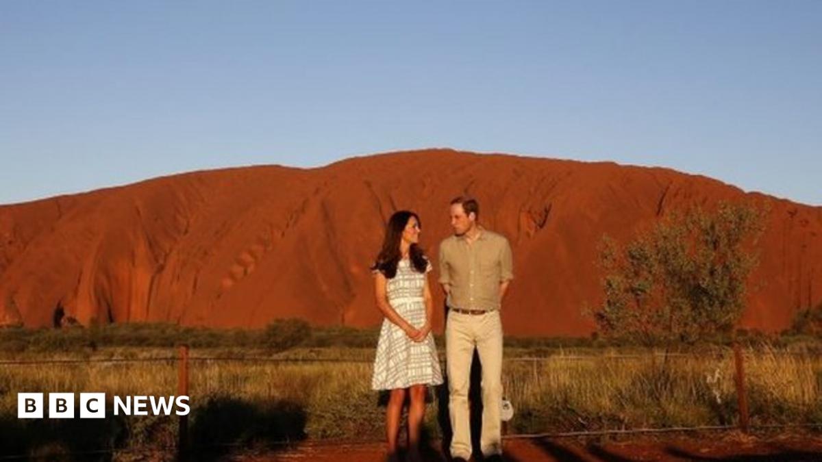 Prince William and Catherine visit Aboriginal site of Uluru - BBC News