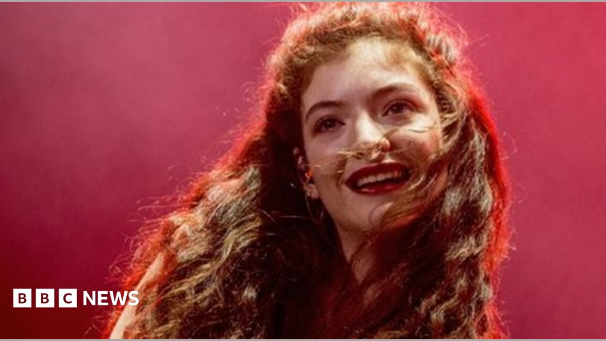 Lorde postpones Australian tour due to chest infection - BBC News