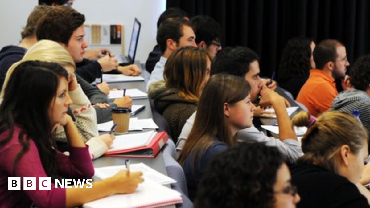 University tuition-fee change savings 'uncertain' - BBC News
