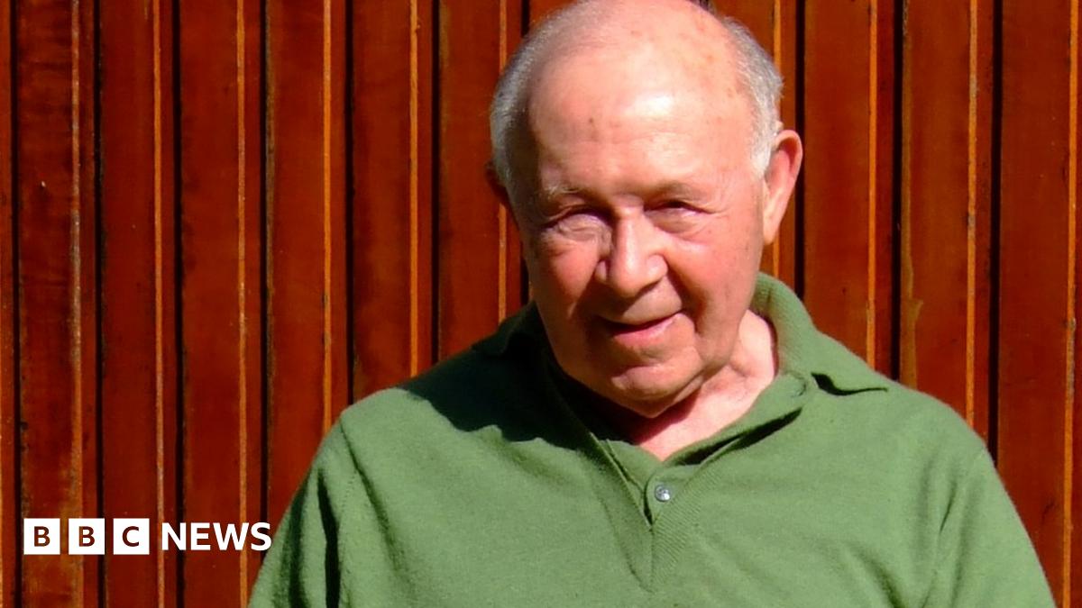 Bernat Klein: Tribute paid to influential designer - BBC News