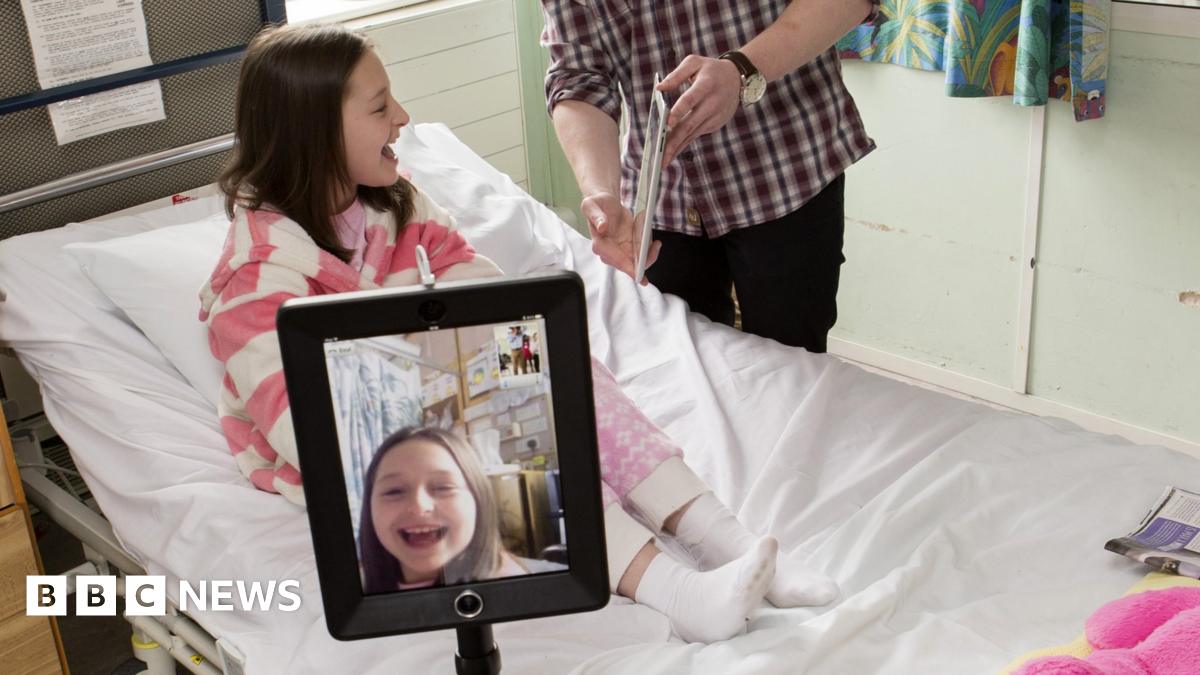 Alder Hey robot allows children in hospital to communicate - BBC News
