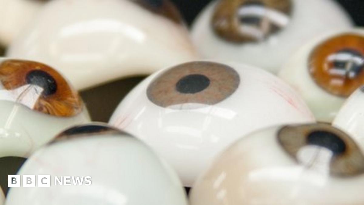 Set of human glass eyes auctioned in Lichfield - BBC News