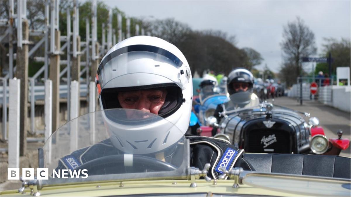 Manx Classic Rally 2015: Cars spanning 104 years start race - BBC News