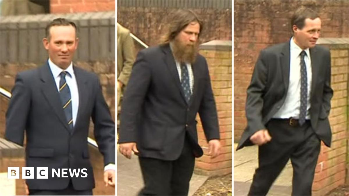 Devon and Somerset Staghounds illegal hunting charges dropped - BBC News