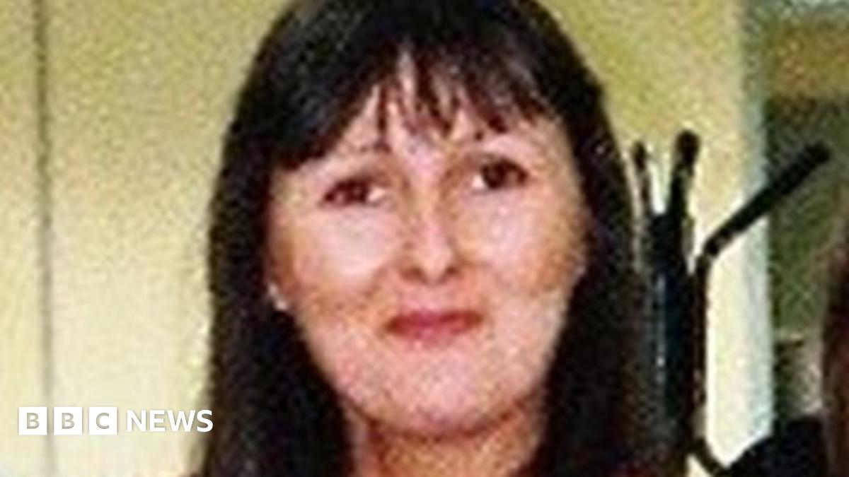 Christopher Parry to stand trial over wife Caroline's murder - BBC News