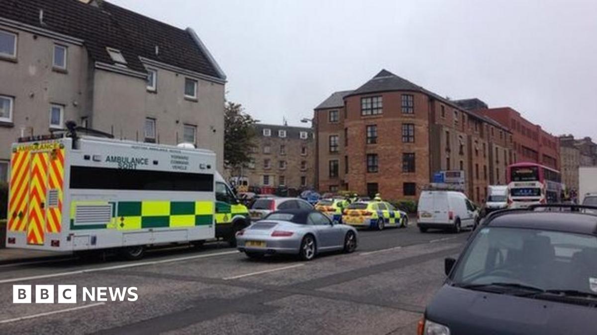 Bomb team finds suspect material in Edinburgh flats search - BBC News