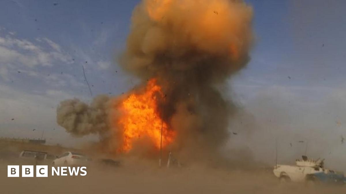 Explosions at Iraq election rally in Baghdad 'kill 31' - BBC News