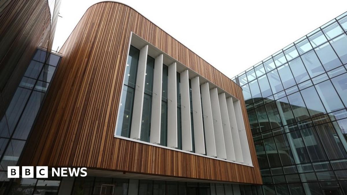 Redcar's new £31m leisure centre opens - BBC News