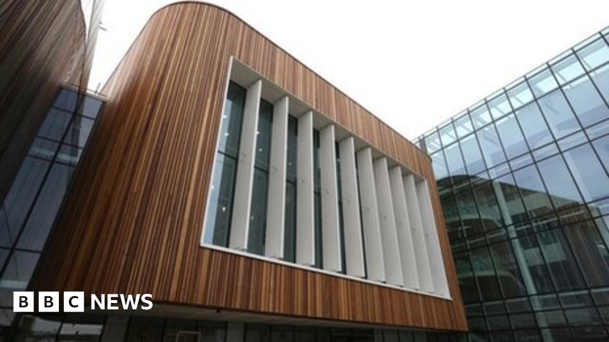 Redcar Labour councillors deselected ahead of election - BBC News