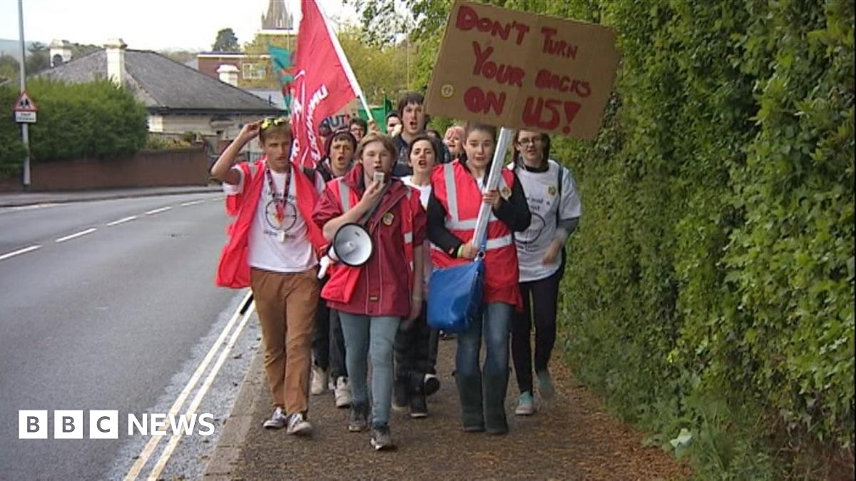 Devon teenagers turn out to protest youth service cuts - BBC News