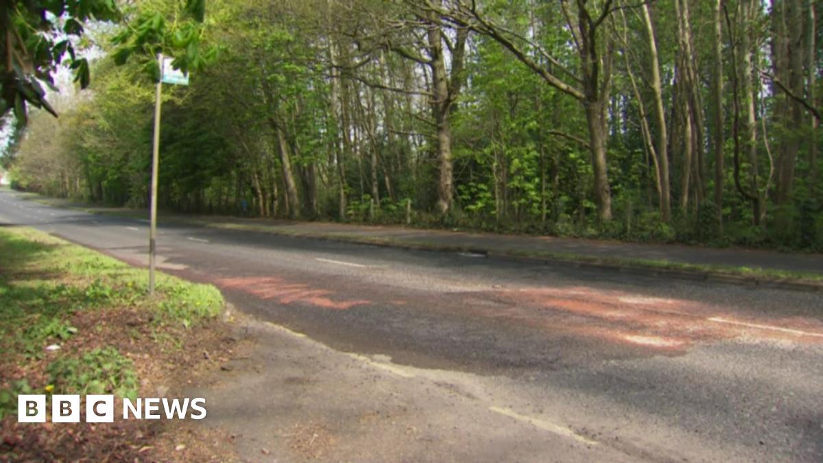 Two killed in Dromore and Portadown crashes - BBC News