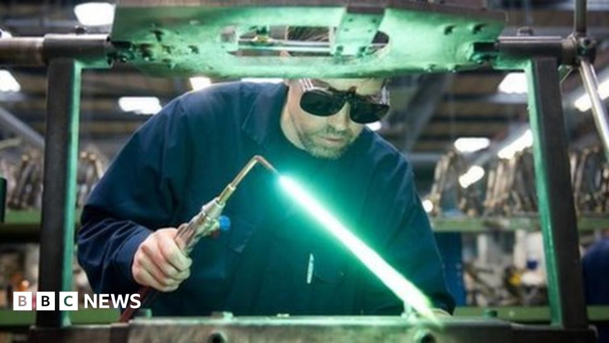 UK economic growth forecast upgraded by BCC - BBC News