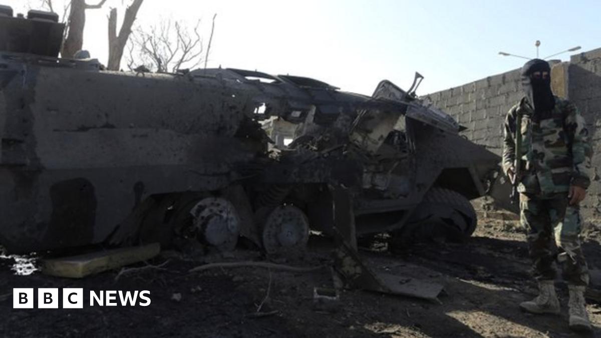 Libyan barracks in Benghazi hit by car bomb - BBC News