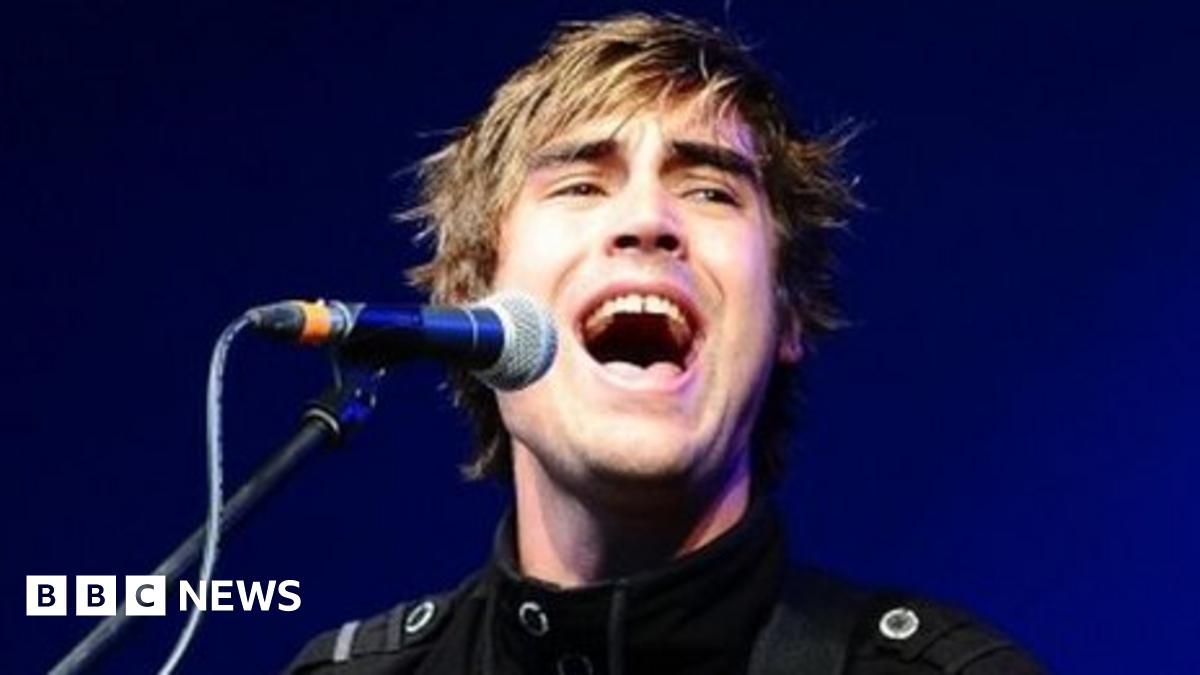 Charlie Simpson announces release of second solo album - BBC News