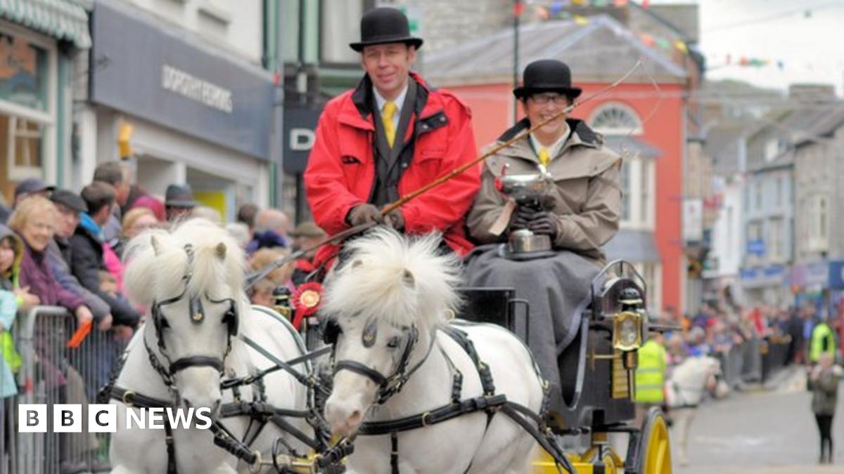 Cardigan's Barley Saturday parade future in doubt - BBC News