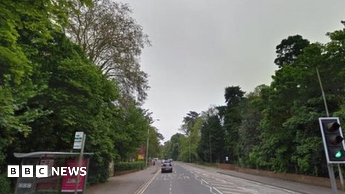 Work to widen Reading's A4 in Calcot begins - BBC News