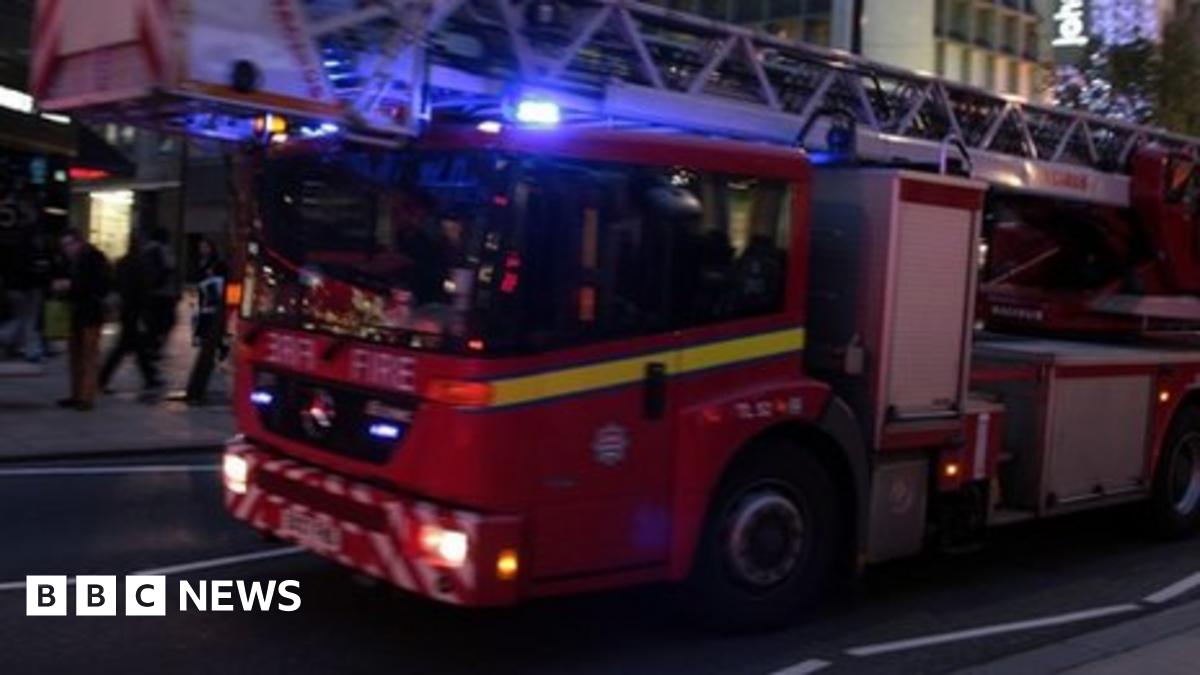 Solar panels on fire on home in Addiscombe - BBC News
