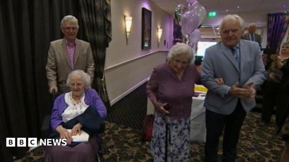 Devon twin sisters celebrate their 100th birthdays - BBC News