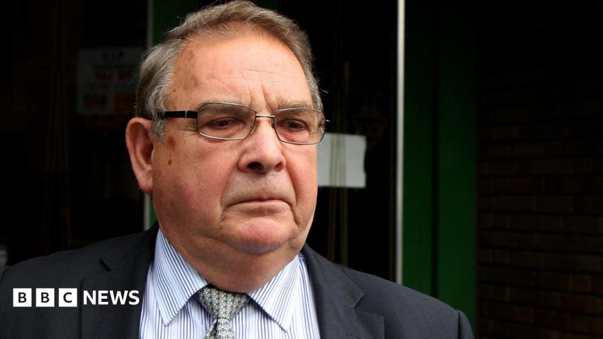 'Clocking in' peer Lord Hanningfield defends conduct - BBC News