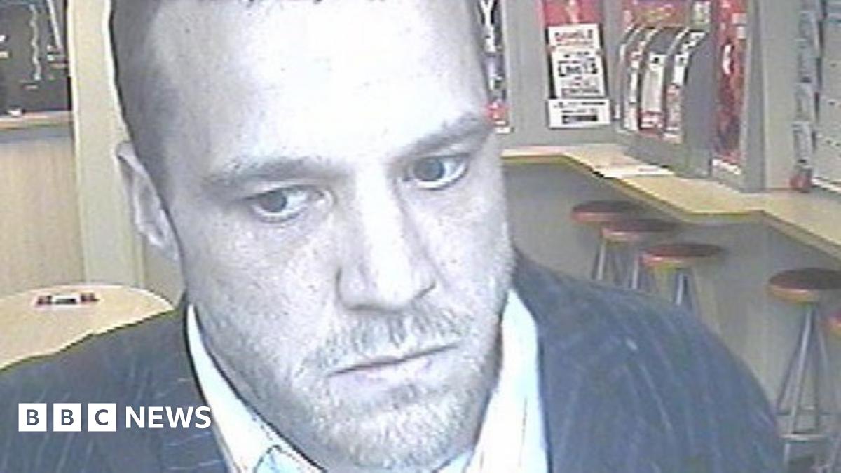 Armed robber raids Boscombe bookmakers with hammer - BBC News