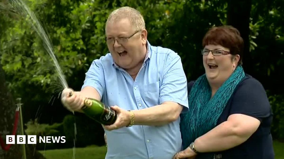 Scottish independence: Lottery winners call for end to 'smears' - BBC News