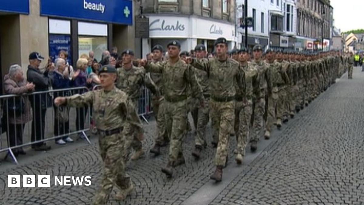 RAF Lossiemouth personnel take part in Elgin parade - BBC News
