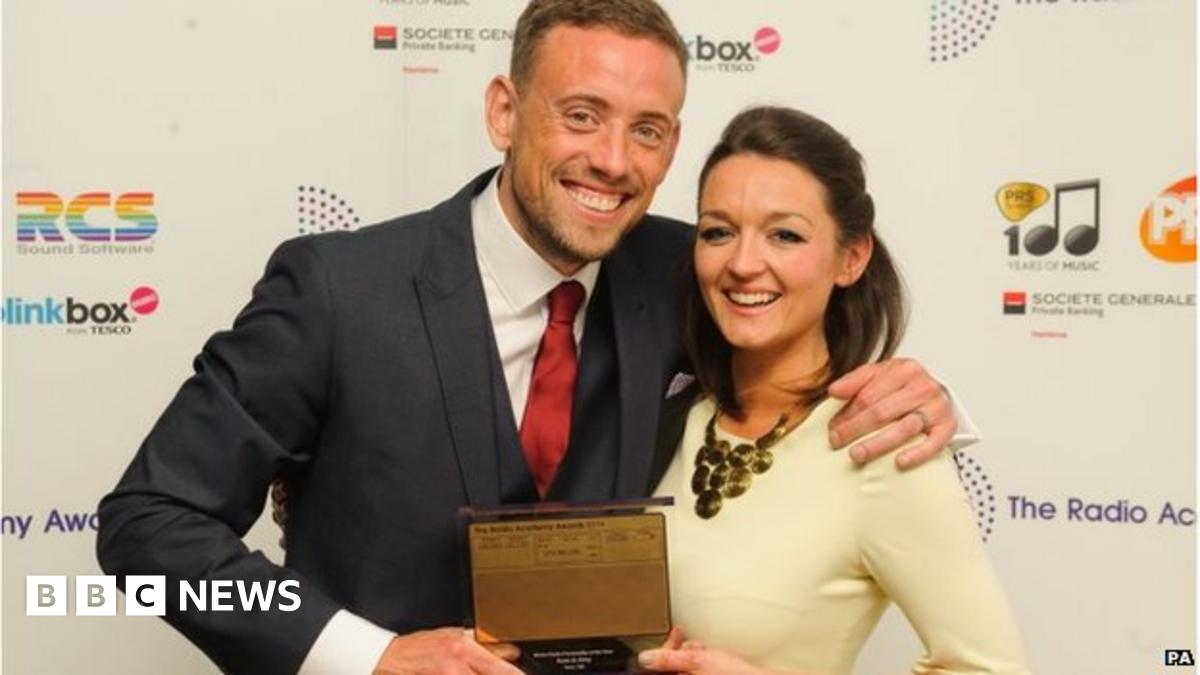 Award-winning radio hosts Sam and Amy land Radio 2 slots - BBC News
