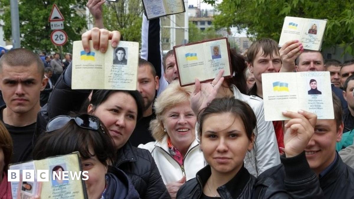 In pictures: Eastern Ukraine vote - BBC News