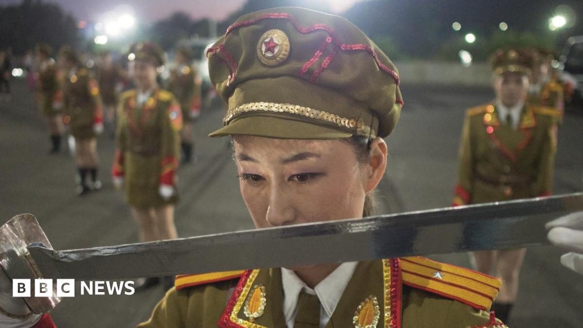 Photographs show how 'Life goes on' in North Korea - BBC News