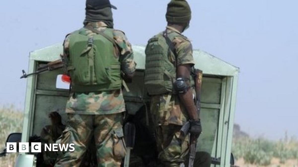 Nigeria soldiers 'fire at army commander in Maiduguri' - BBC News