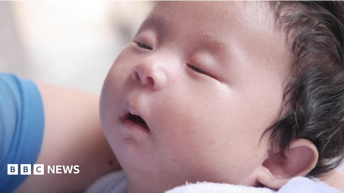 Caring for sick babies: The dilemma facing China's poor - BBC News
