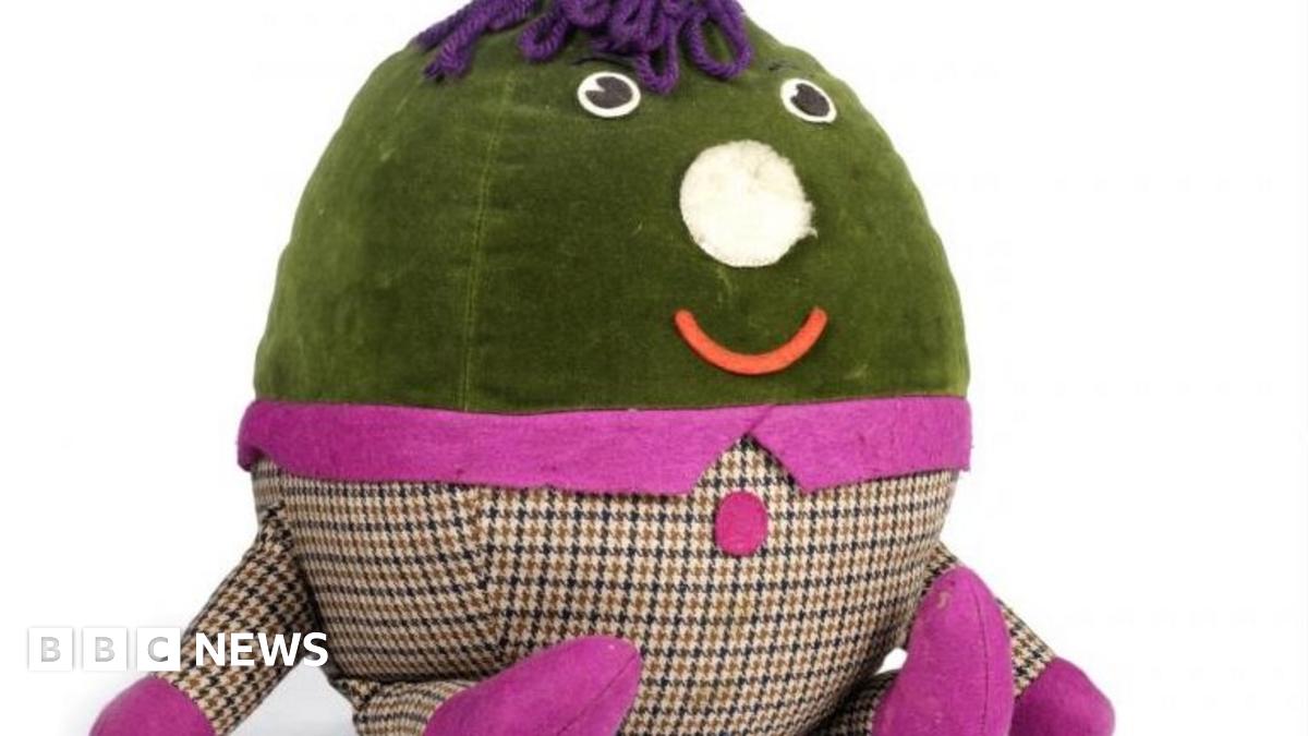 Original Humpty Play School toy sells for £6,250 - BBC News
