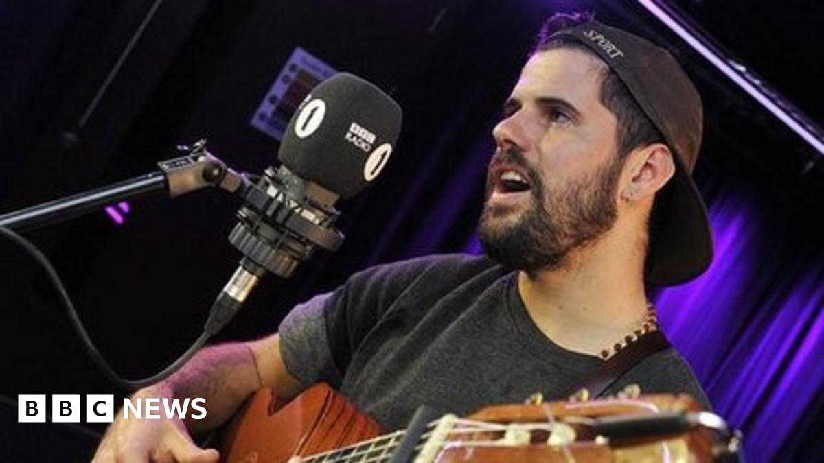 Live Lounge: Nick Mulvey 'flipped out' about Glastonbury - BBC News