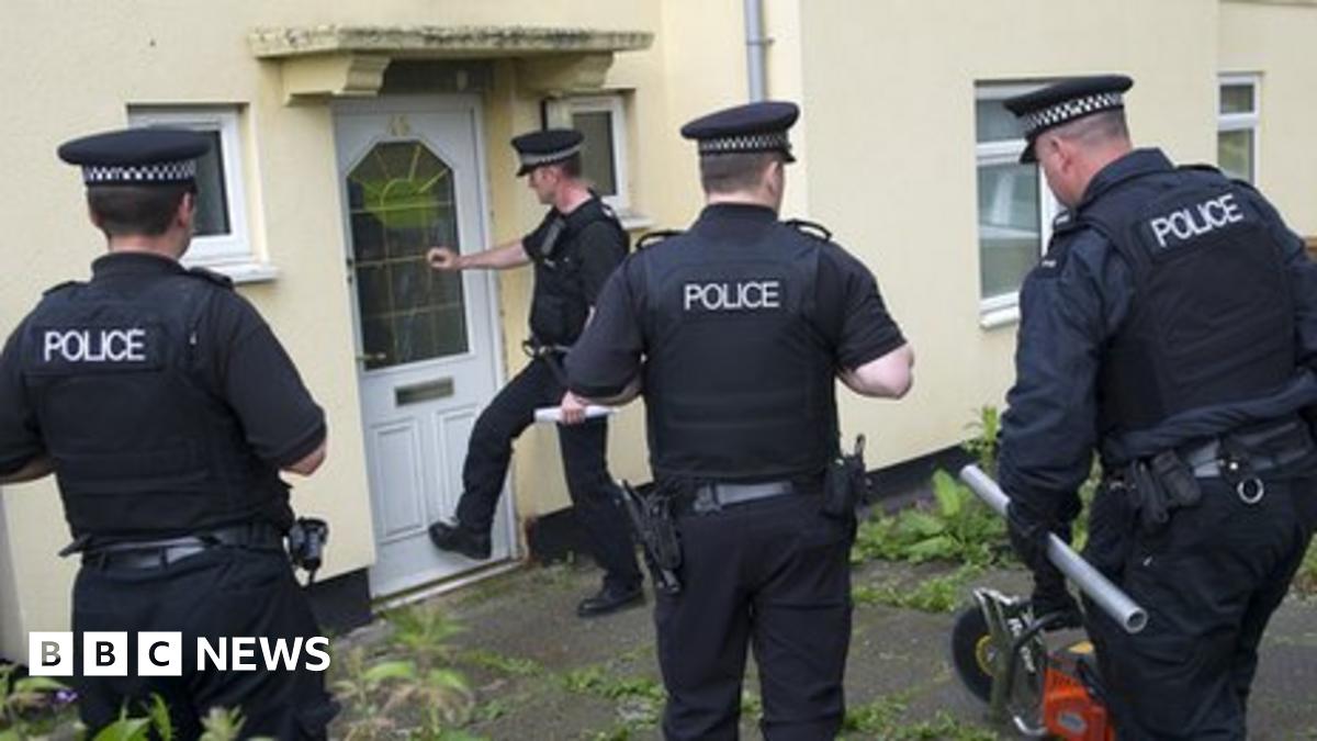 Liverpool raids see nine arrested over £116k ticket fraud - BBC News