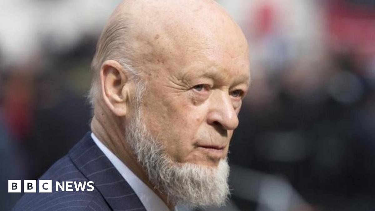 Michael Eavis honoured by music industry - BBC News