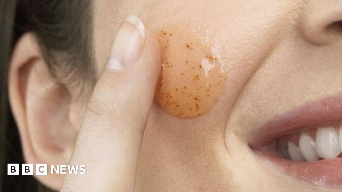 Who, What, Why: Why do people want to ban 'microbeads'? - BBC News