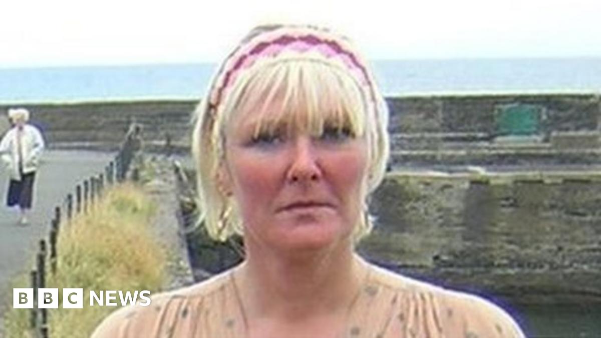 Janet Brown murder case: Accused man 'frightened' wife - BBC News