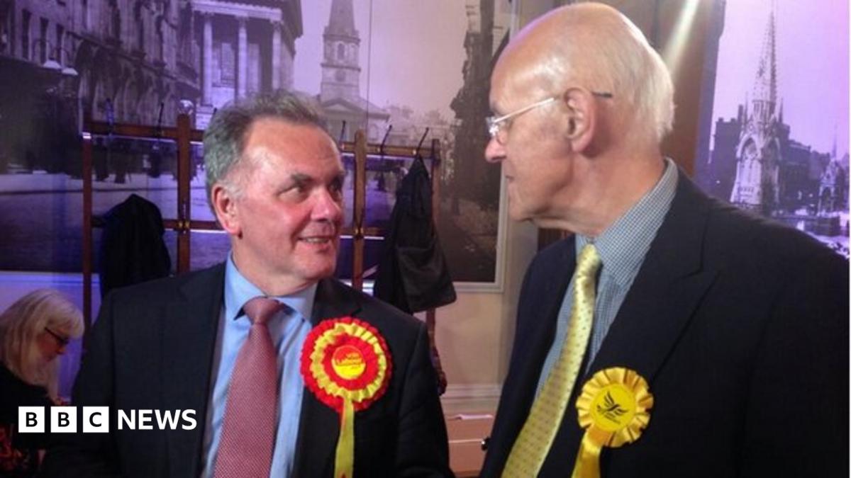 Labour holds four West Midlands councils - BBC News