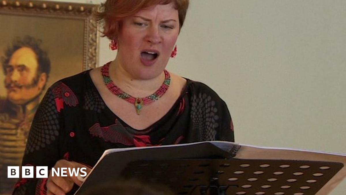 Singing up an economic storm: Setting a crisis to music - BBC News
