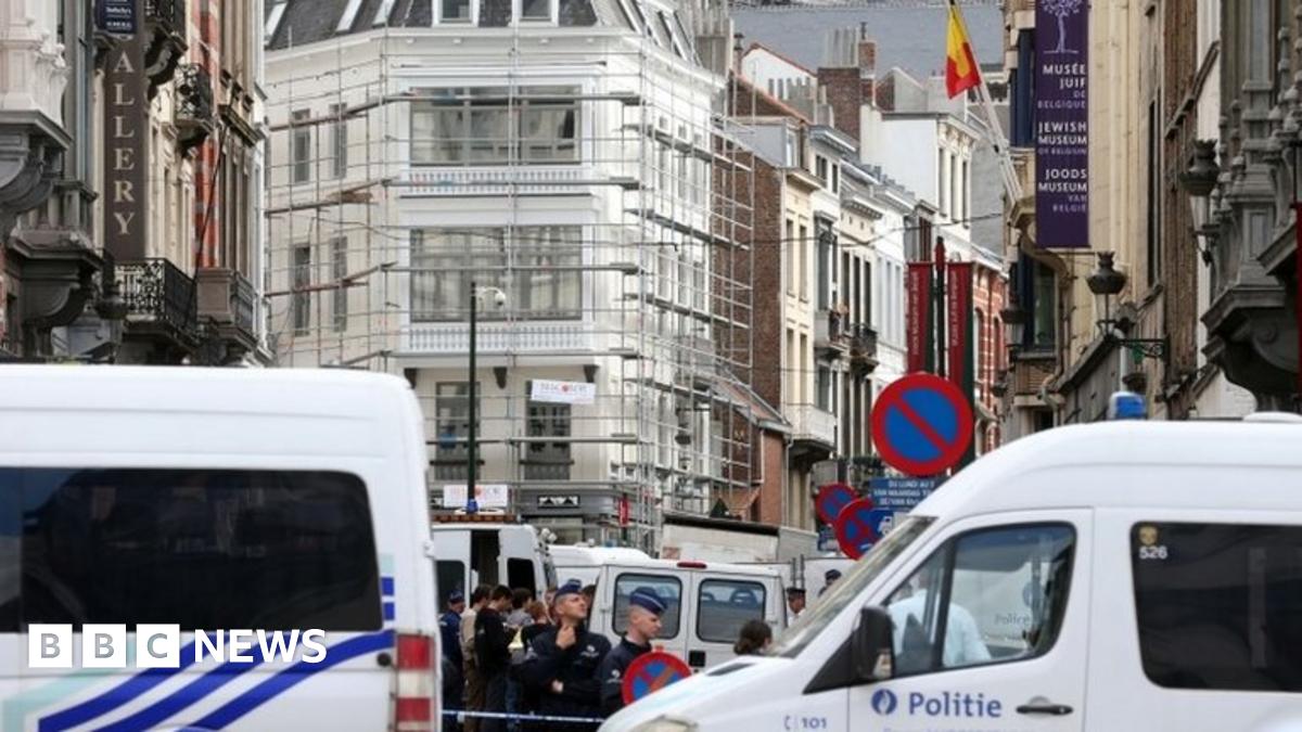 Brussels fatal gun attack at Jewish museum - BBC News