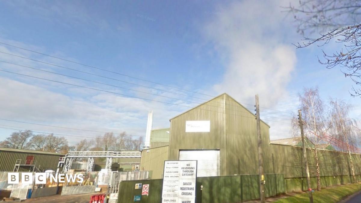 Cullompton St Regis paper mill boss 'crushed by machine' - BBC News