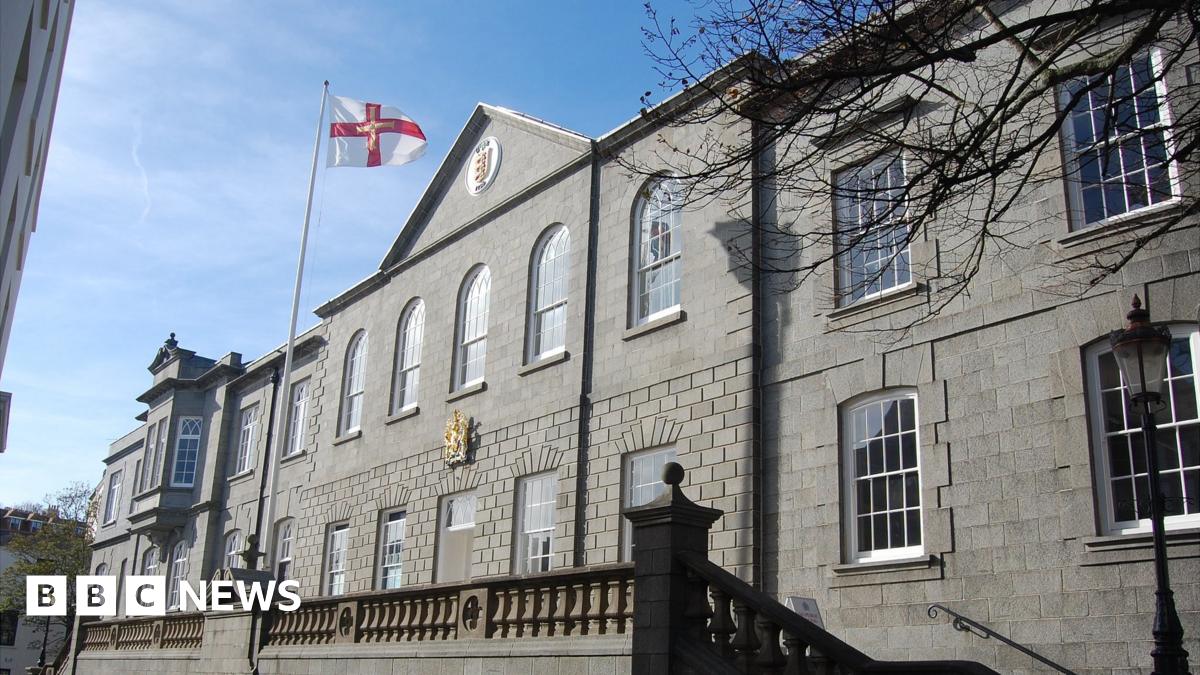 Guernsey States 'will not meet saving target' - BBC News