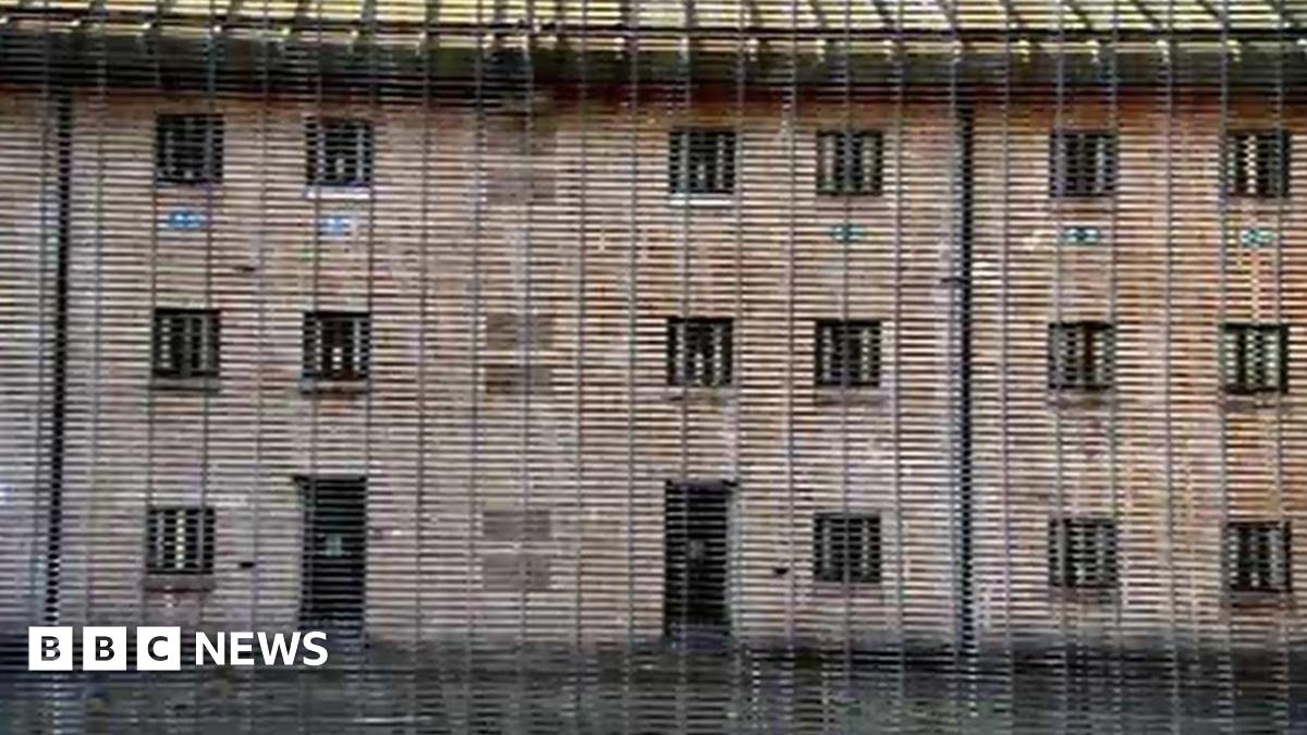 High Down mentally ill inmates 'make jail like asylum' - BBC News