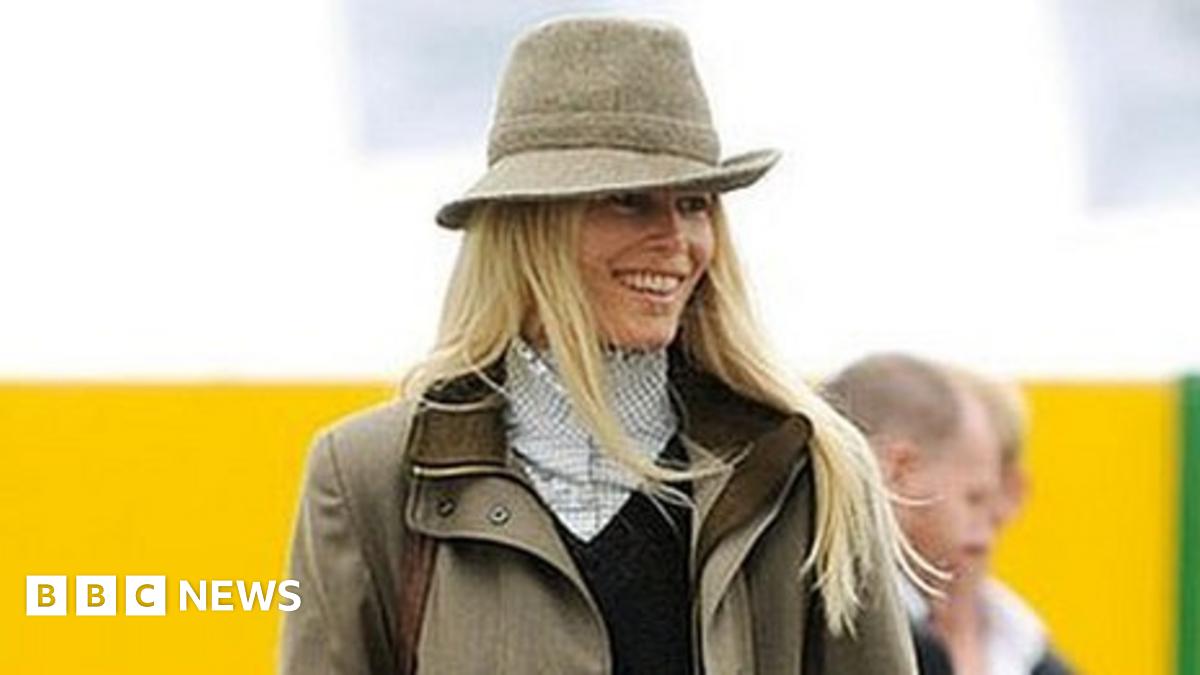 Fire at Claudia Schiffer's Suffolk country home Coldham Hall - BBC News