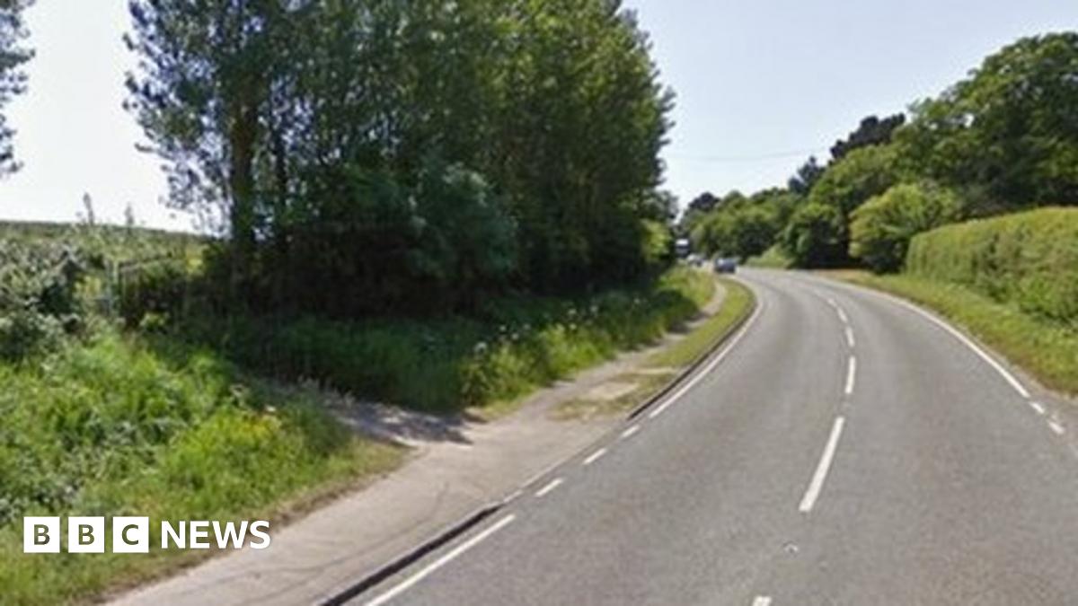 Lymington car crash fire victim named - BBC News