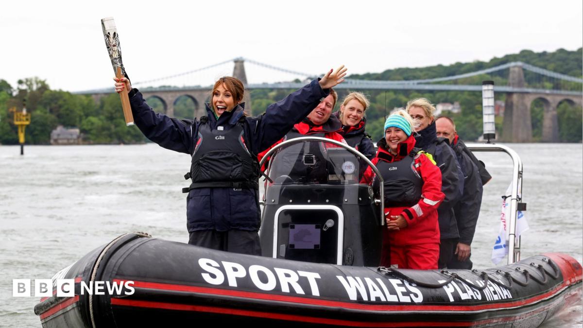 Queen's Baton Relay in Wales: Summit and sea on day 6 - BBC News