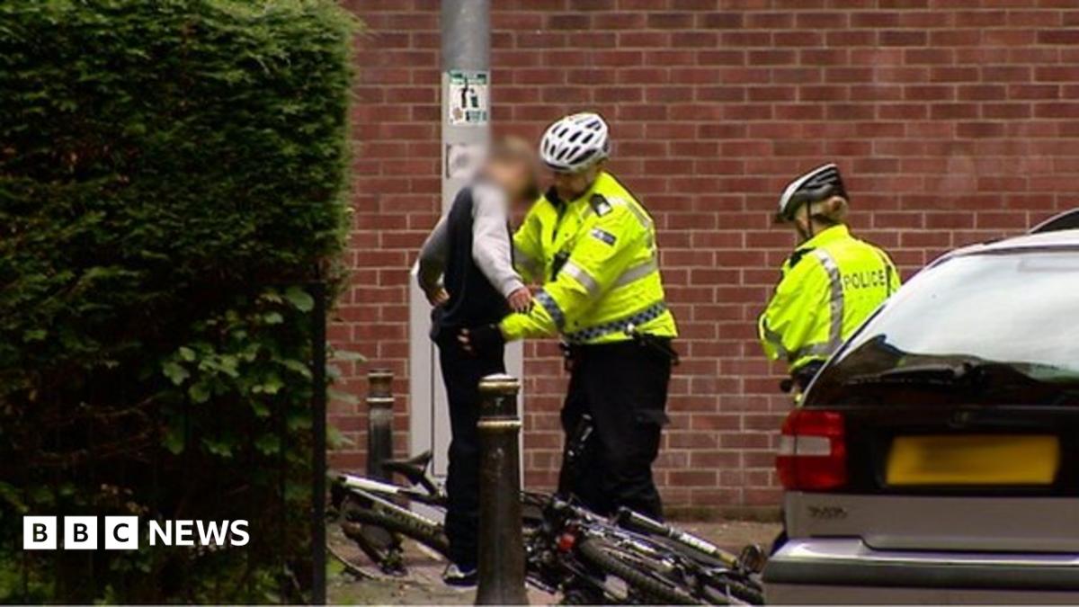 Scottish police consider ending consensual stop-and-search - BBC News